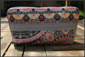 Zipper sewing case - free sewing pattern - Sew Modern Bags