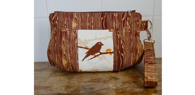 The Gerbera Wristlet FREE sewing pattern - Sew Modern Bags