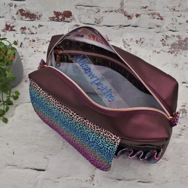 Winnie Utility Pouch sewing pattern (with video) - Sew Modern Bags